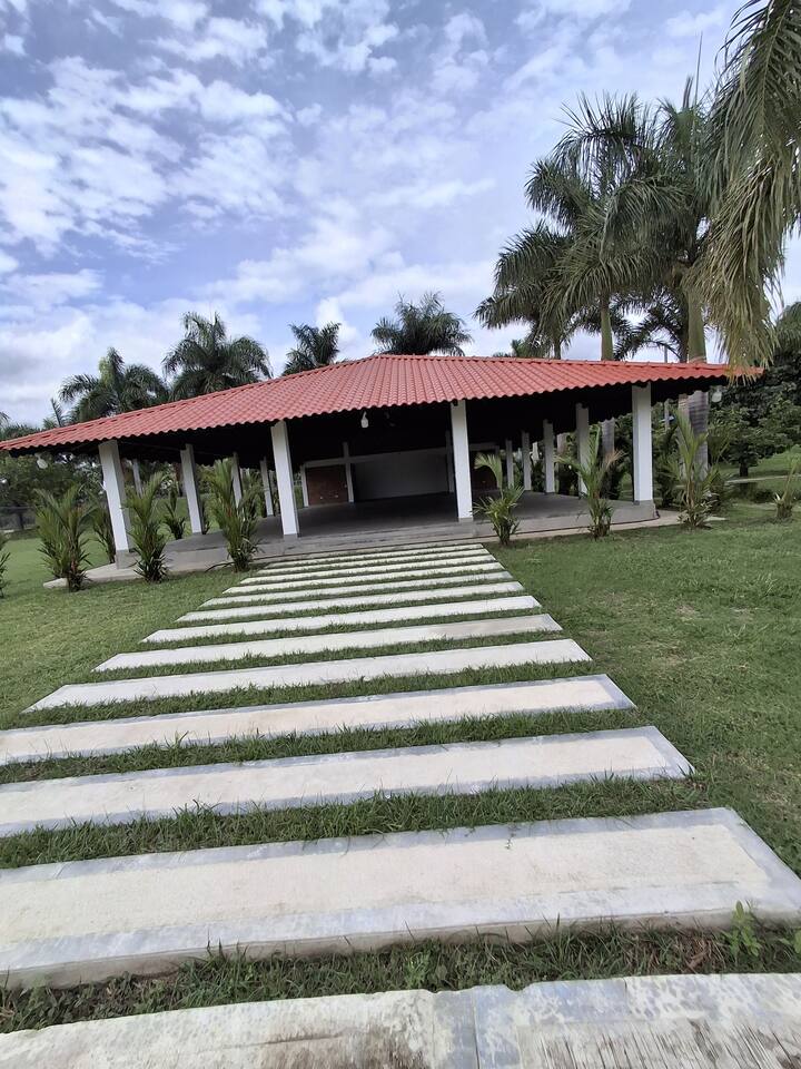 Finca Oasis De La Honda
Hospedaje,pasadÃa, Eventos - Ginebra