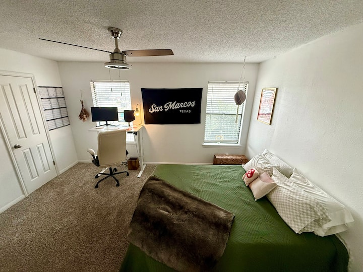 Room In Historic Downtown Smtx - San Marcos, TX