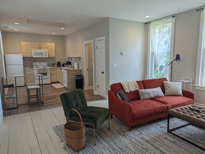 Haynie's Corner Cozy Apartment - Evansville, IN