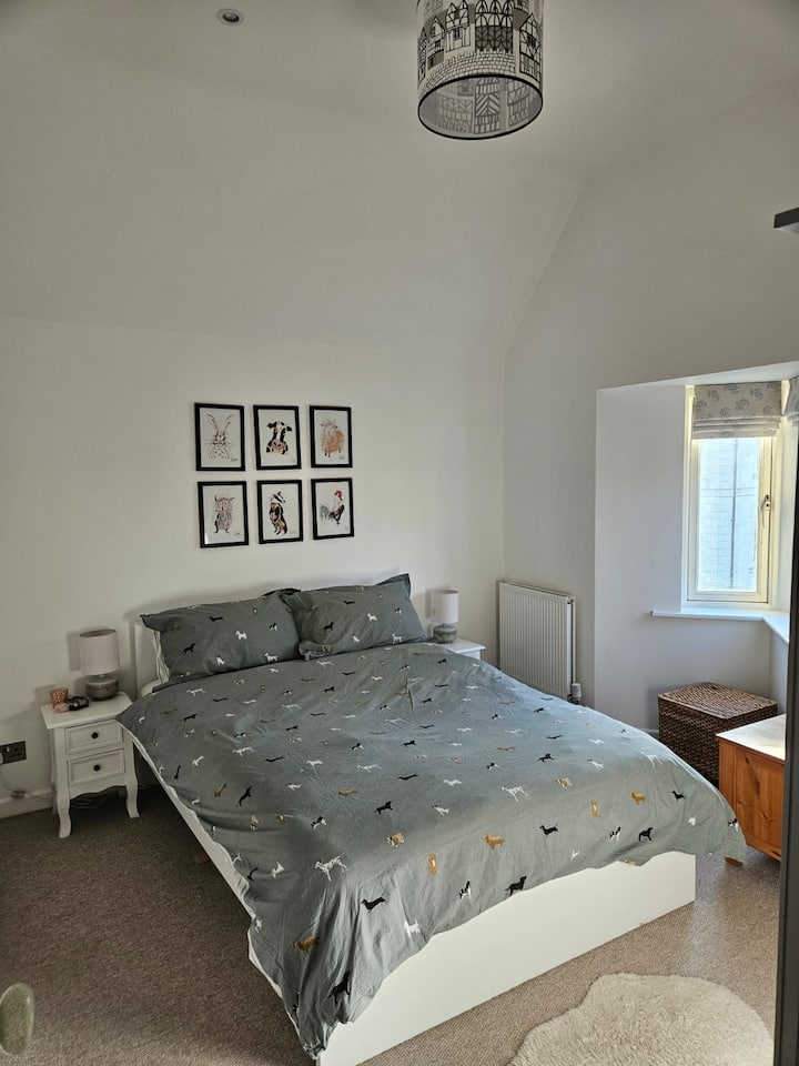Spacious Cottage Bedroom + Bath - Bibury