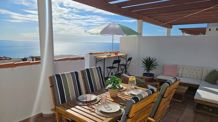 Beachfront Apartment With Private Rooftop Terrace - Manilva