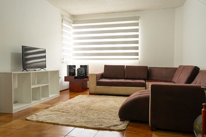 Casa Amplia Y Céntrica En Cuenca - Cuenca