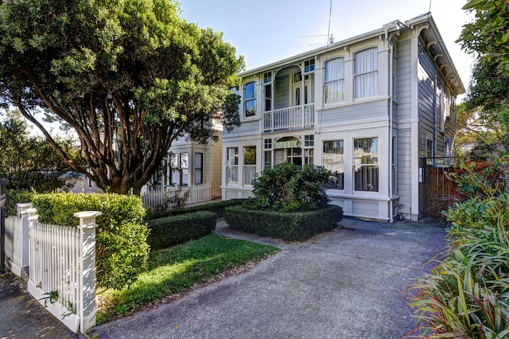 Winter At Booklovers B&b - ニュージーランド ウェリントン