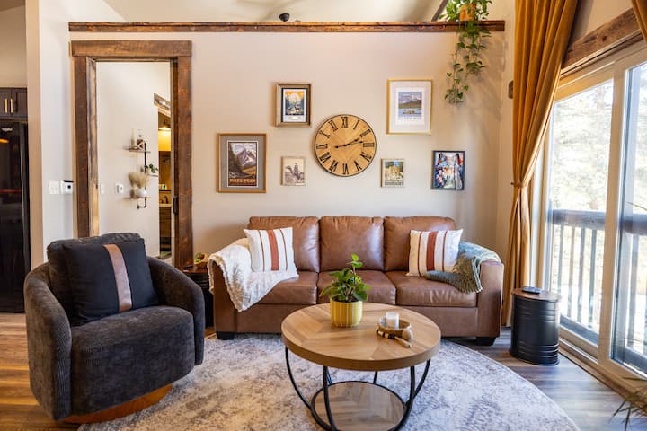 Rustic-chic Retreat| Hot Tub| Elevated Experience - Colorado