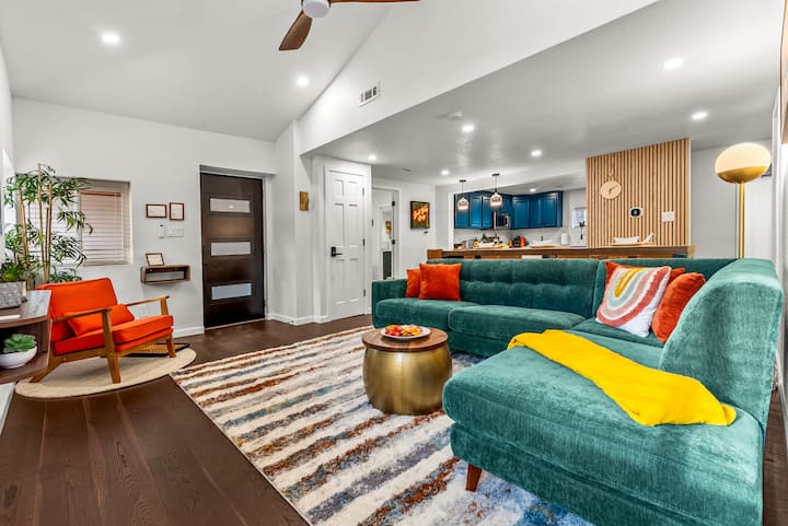 *New!* Cozy Cottage W/ Hot Tub, 10 Min To Downtown - Denver, CO
