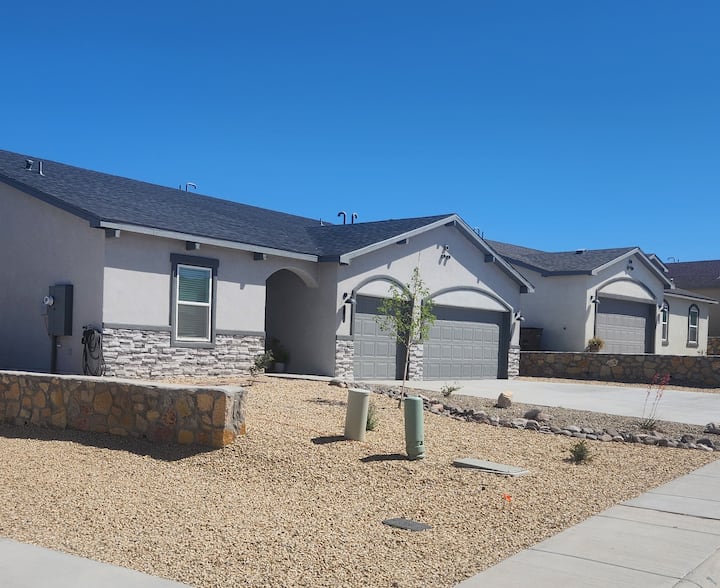 Contemporary Style New Home - Las Cruces, NM