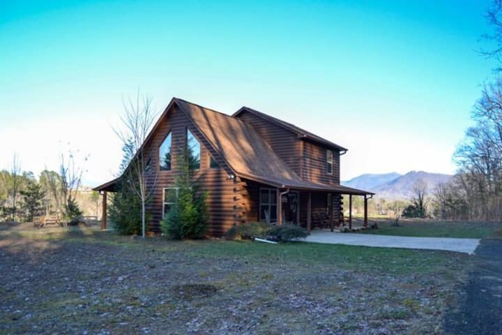 Hibernation Station-pet Friendly-hot Tub - Hiawassee, GA