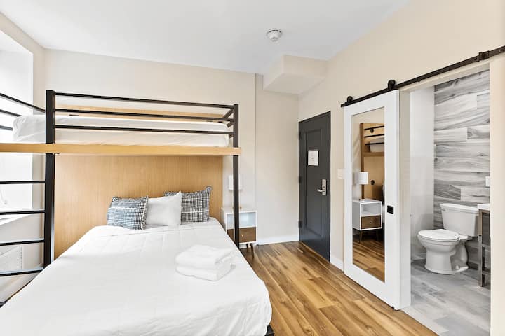 New York City 5-bed Suite - Manhattan, NY