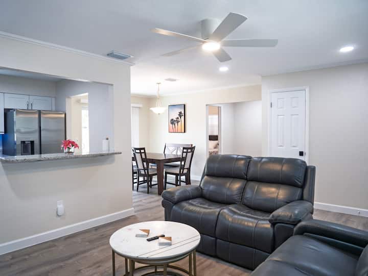 Cozy 3br 1ba| Near Top Beaches| Backyard| Parking - Dunedin, FL