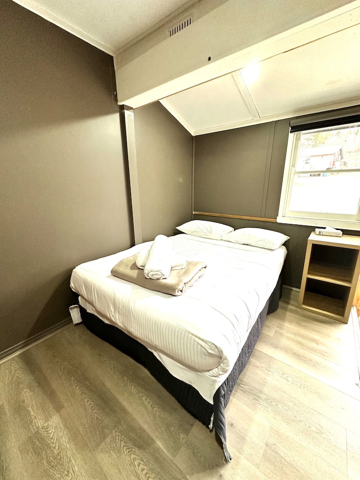 Family Room Fits 10 (12a) - Jindabyne