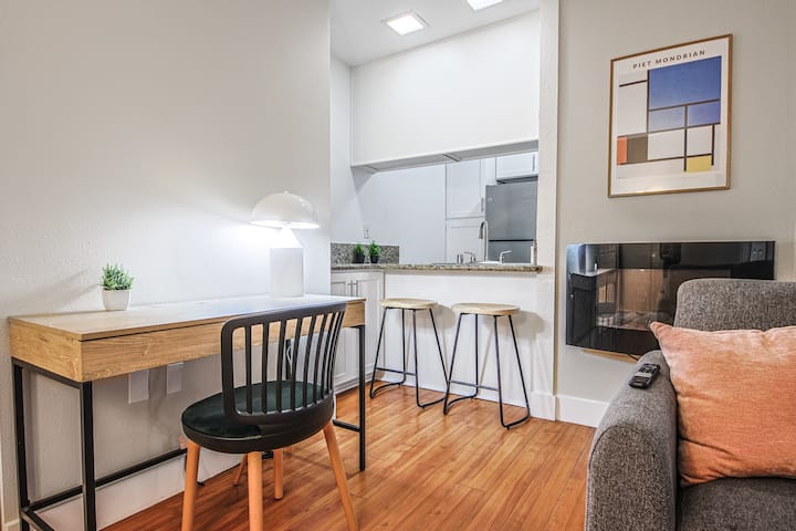 Cozy 8-person Haven Near Venice Beach & Marina - Venice Beach, CA