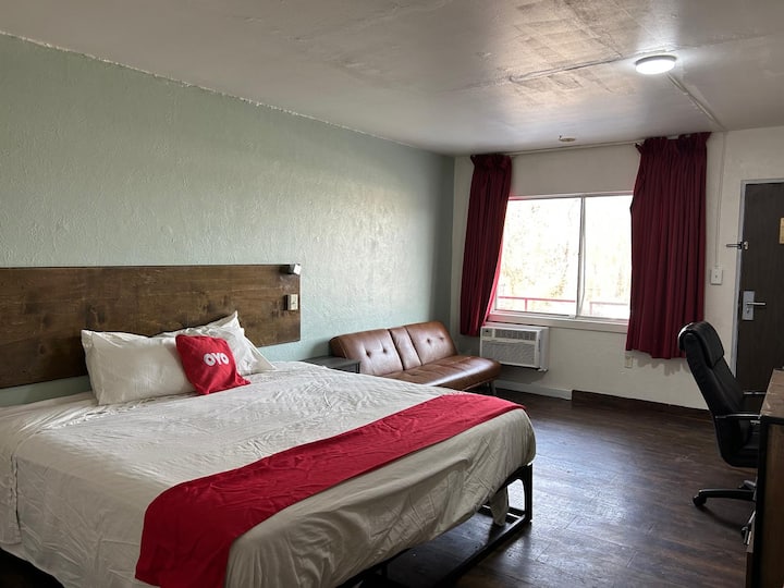King Bed With Sofa Bed - Peoria, IL