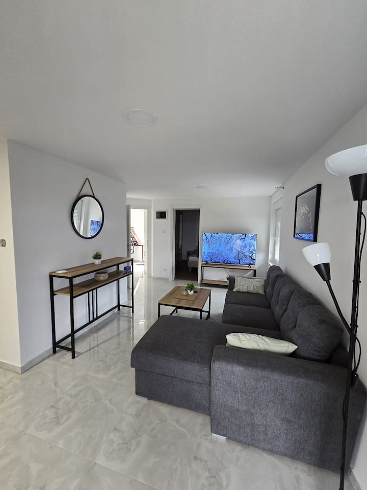 Apt Meglić 1 I Two Bed Apt With A Terrace (2+1) - Lun