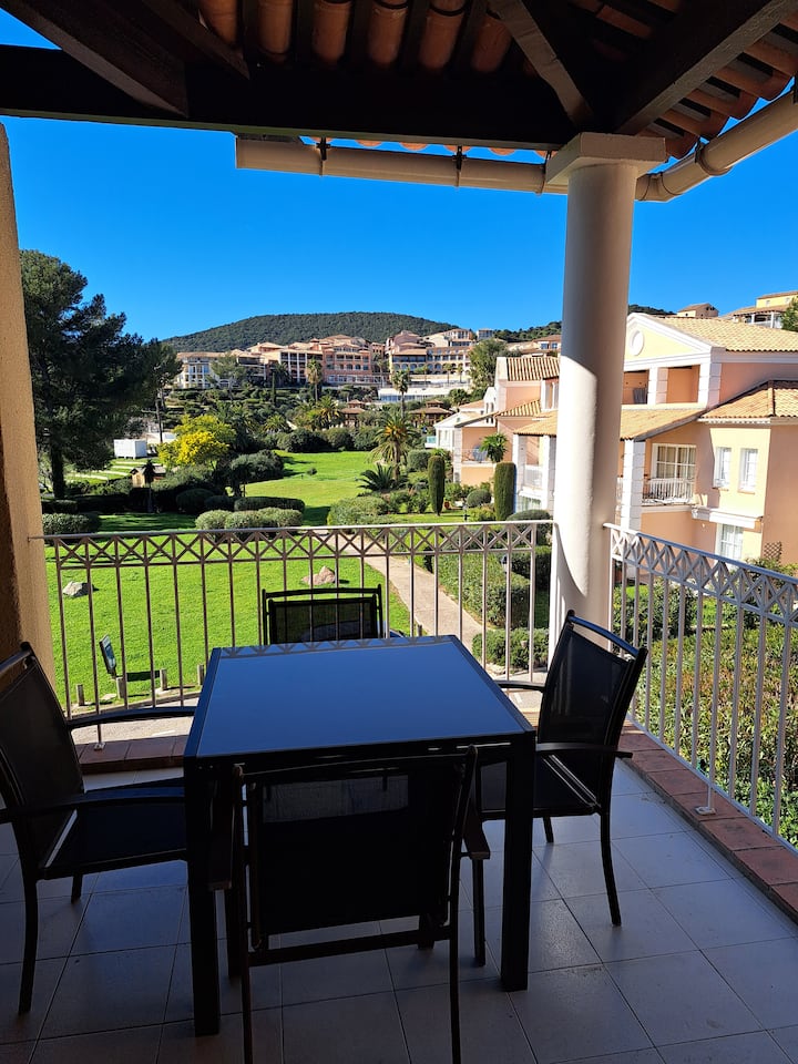 Lumineux T2 à Cap Esterel - Calanque des Anglais