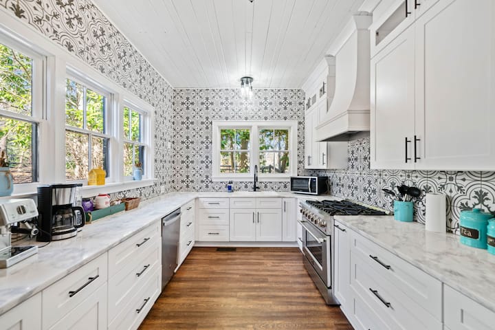 Private Historic Home Downtown! - Jasper, GA