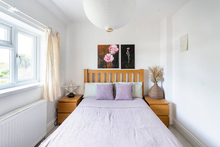 Private Room With Free Parking - Epsom