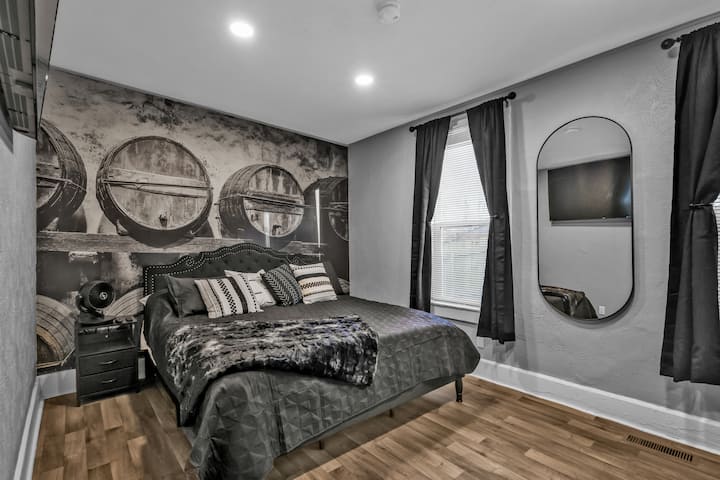 The Speakeasy-stylish Retreat Near Downtown & Zoo - Omaha, NE