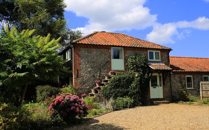 Granary Cottage - Peaceful Comfort In Coastal Spot - Norfolk
