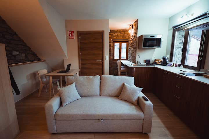 Estudio Rural En Aller Con Vistas / Ideal Parejas - Asturias