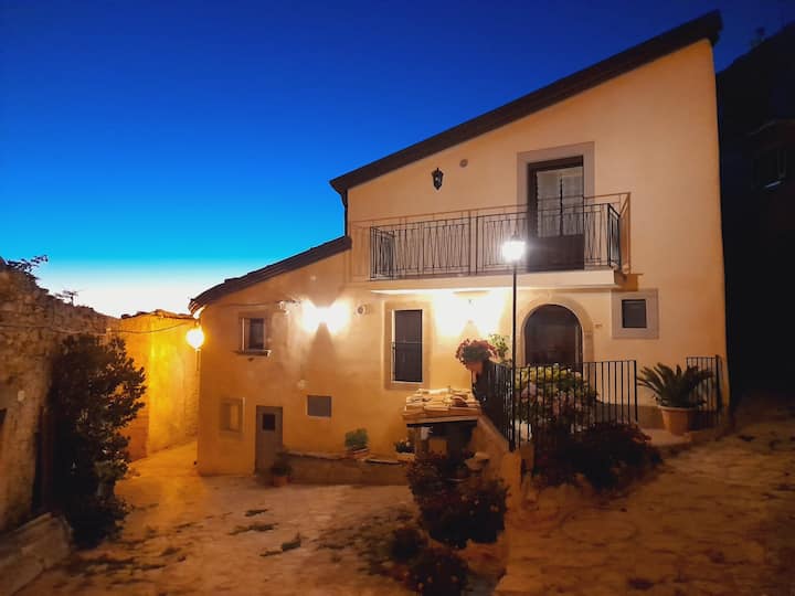 Albergo Diffuso Montalbano Borgo Antico - Oliveri