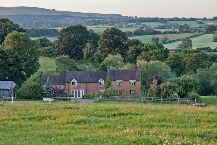 The Barn -Alton Towers/the Peaks - Alton