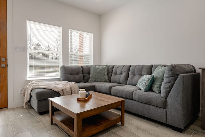 Brand New Duplex Near Downtown - Como, TX