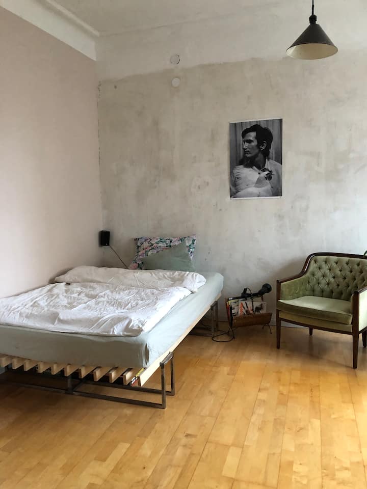 Zimmer In Jugendstil-wohnung - Stuttgart