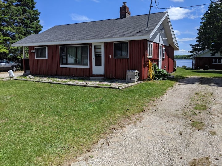 Trout Lake Resort- Cabin 5 - Trout Lake Township, MI