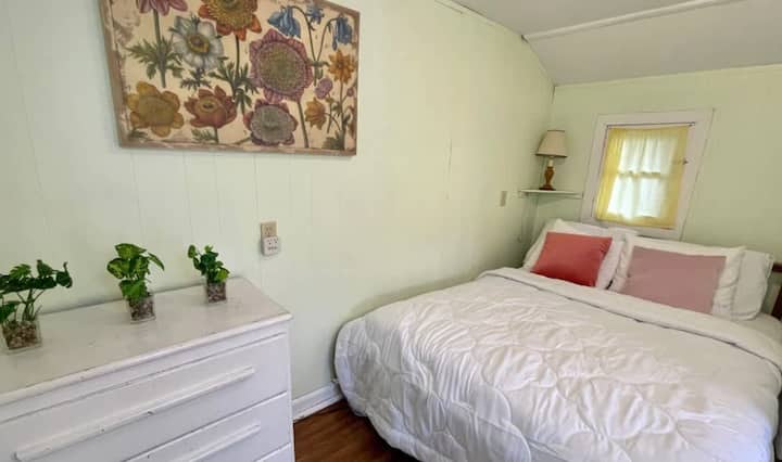 1 Bedroom Cottage #3: Ambleside - Bobcaygeon