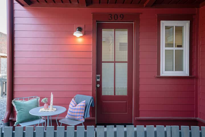 Walk To 10 Restaurants, Location!, Fenced, Pets Ok - Raleigh, NC