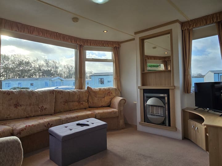 Woodland Cabin: Pool, Sky, Gym - Silloth