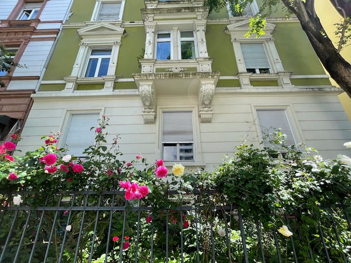 Stilvolle Luxus-altbauwohnung In Messenähe - Frankfurt