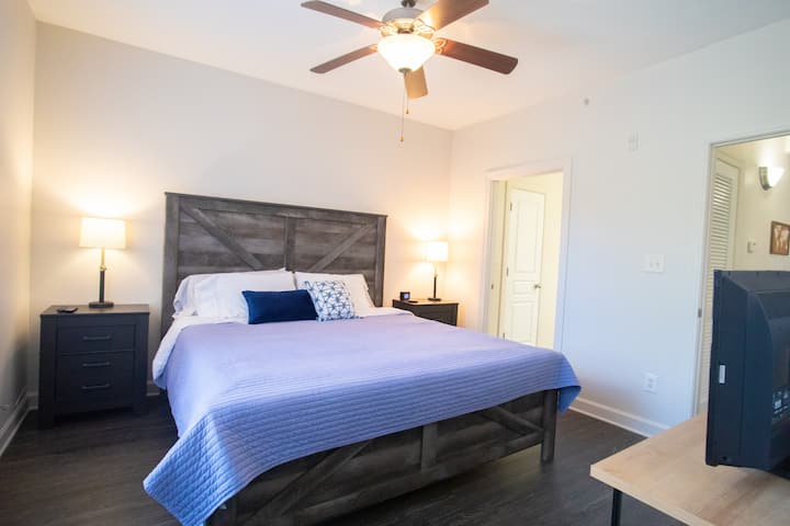 Crossroads 2br - All Hardwoods - Cary, NC