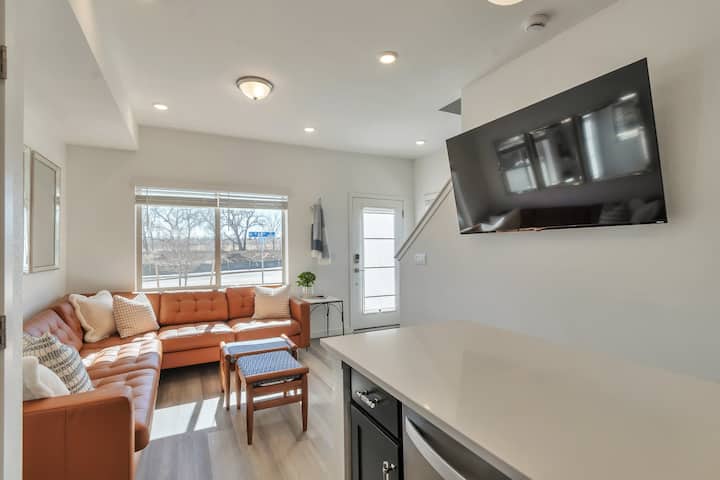 Arvada 3-story Retreat - Arvada, CO