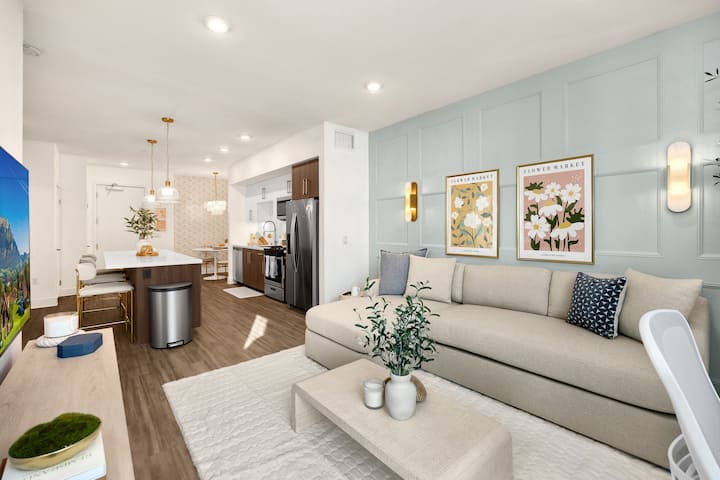 Sabrina | Ultra Luxury 1br W/ Pool, Gym, King Bed - Irvine, CA