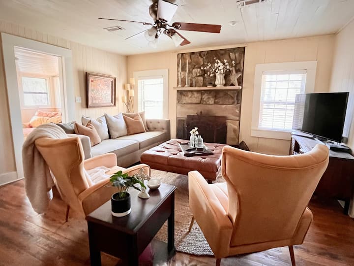 Eclectic Lodge - Mentone, AL