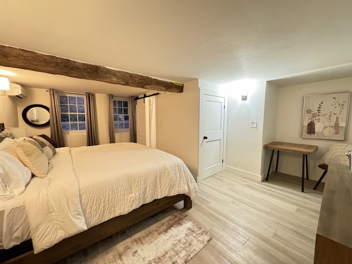 Ground Floor King Suite - Bermuda