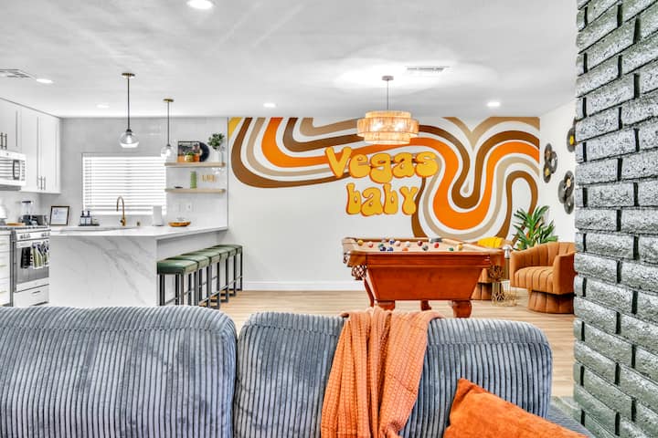 Groovy Getaway! Renovated, Pool Table & Mini Golf! - Boulder City, NV