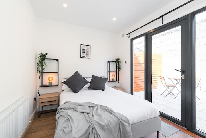 Unique Ensuite Bedroom In East Wall - Portmarnock