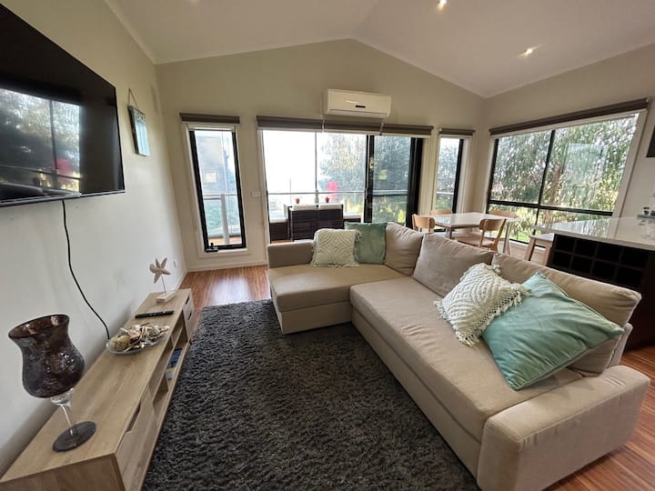 'Serenity' With Ocean Views - Apollo Bay