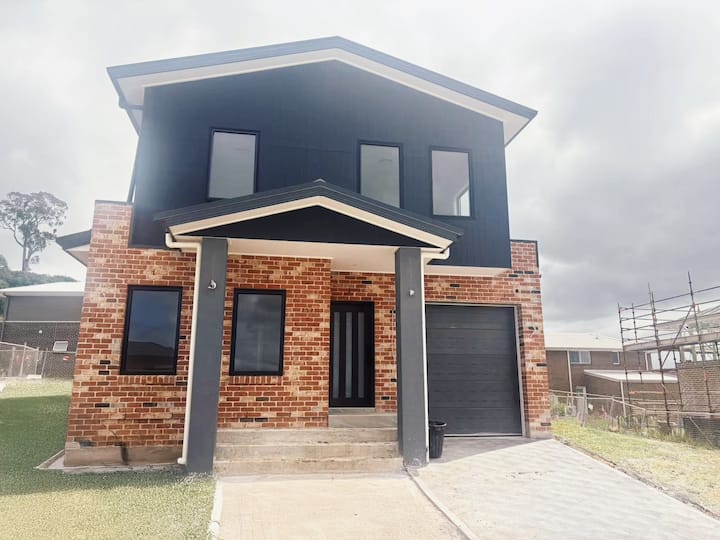 Kozyguru | Cobbitty | Brand New Stylish 4br House - Camden