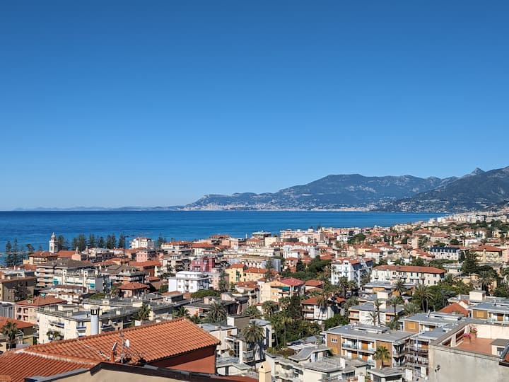 Magiskt Utsikt Från Gamla Stan, Nära Havet - Ventimiglia