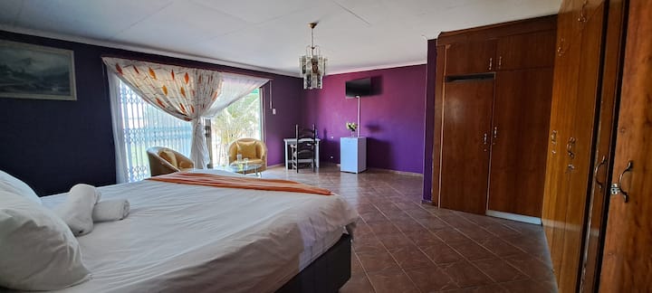 King Bed Suite*near Carnival City*free Parking! - Brakpan
