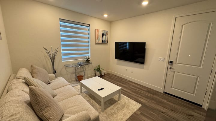 Cozy 1br Adu W/ Private Entrance - Tracy, CA