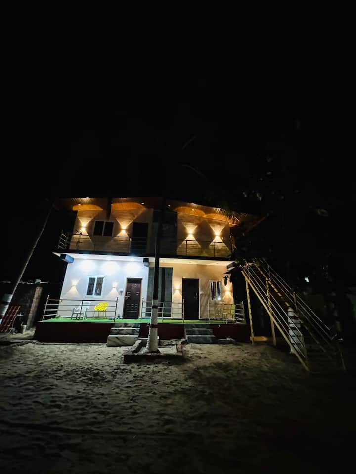 4 Occupancy Beach Front - Gokarna