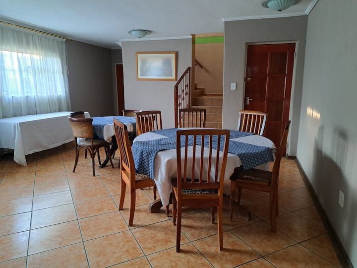 Cozy Blue Room*queen Bed*w/ Pool*close To Malls* - Brakpan