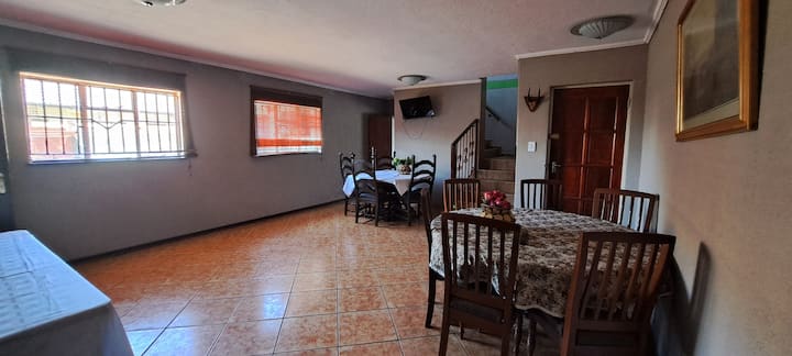 Purple Retreat* Queen Bed*near Carnival City & Fun - Nigel