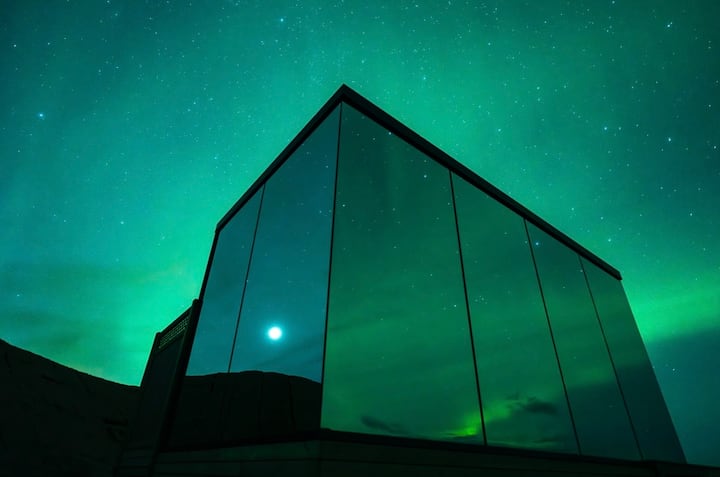 Glacial Glass Cabin - Island