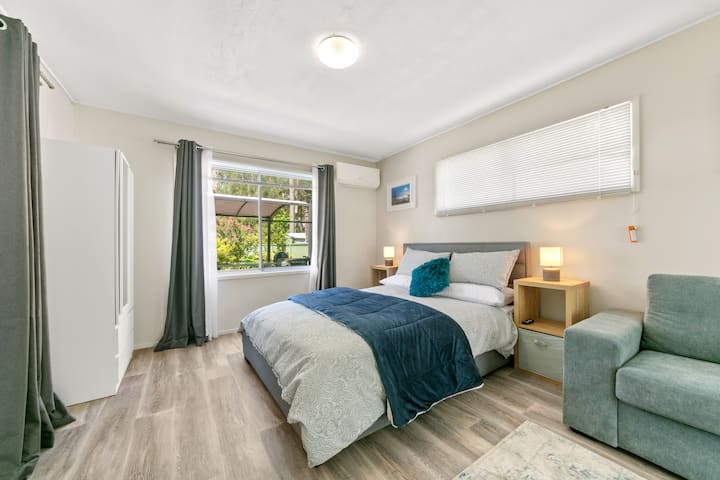 1br Studio | Pet Friendly Budgewoi Lake Front - Budgewoi