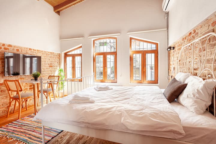 Large Flat In The Center - Cihangir